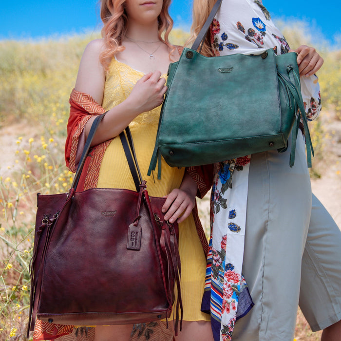 HANDBAGS – Old Trend